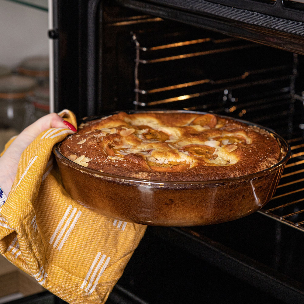 how to cook a cake in a pyrex bowl